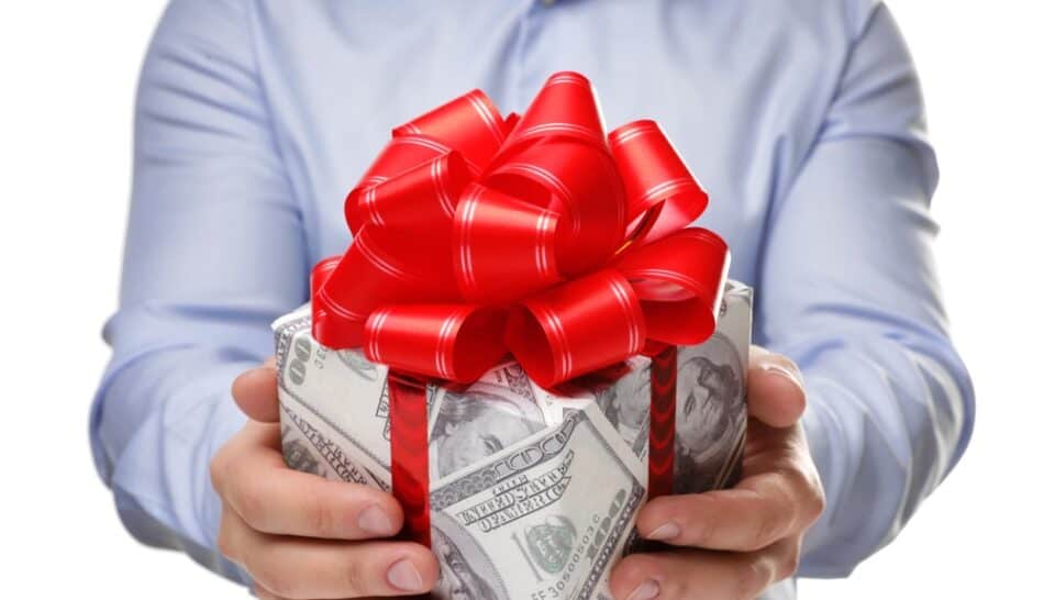 8 Fun Ways To Give Friends & Family Money As A Gift - Penny Pinchin' Mom