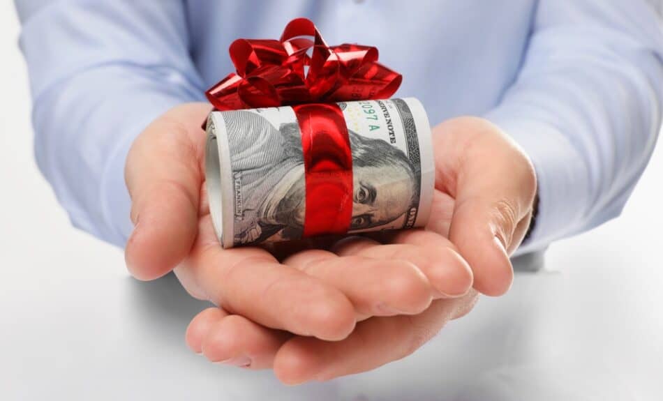 8 Fun Ways To Give Friends & Family Money As A Gift - Penny Pinchin' Mom